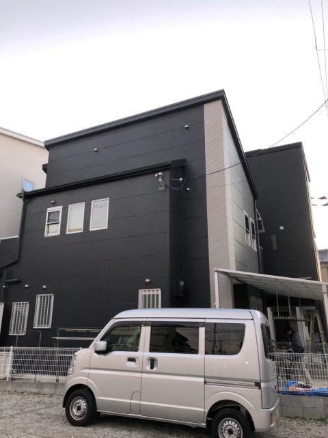 尼崎市A様邸 「超低汚染リファイン1000MF-IR」8081バーチグレー×8079チャコール×8080スレートグレーで外壁塗装をしました ...