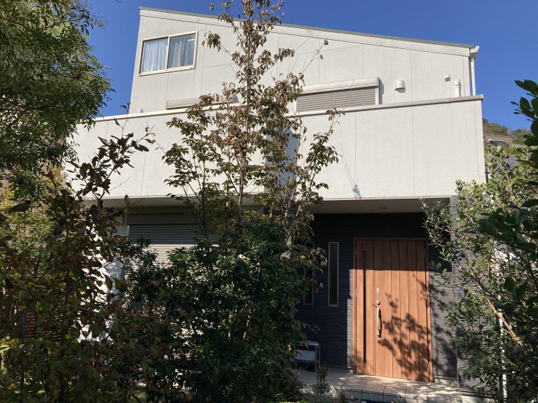 西宮市U様邸 「超低汚染リファイン1000Si-IR」8081バーチグレーで外壁塗装をしました！ | 西宮市の外壁塗装や屋根塗装ならプロ ...